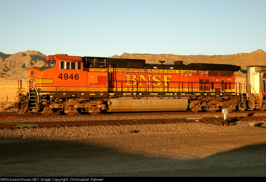 BNSF 4946